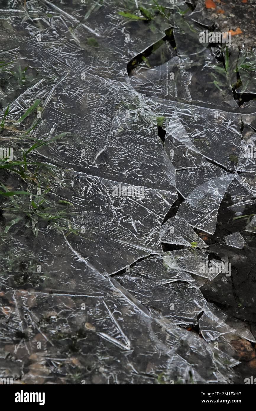 Angular pebbles hi-res stock photography and images - Alamy
