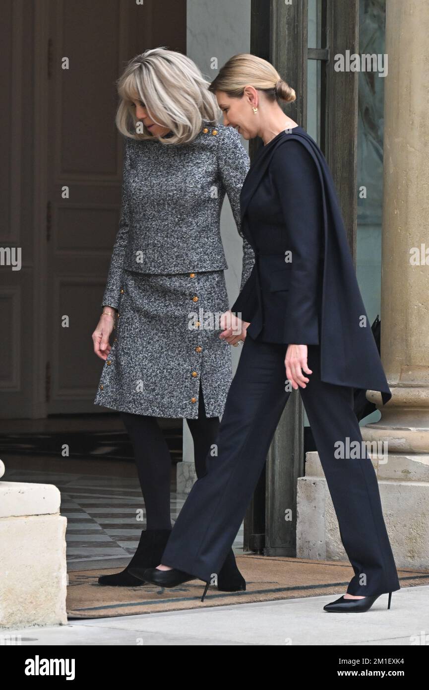 Mrs. Brigitte Macron welcomes Mrs Olena Zelenska in the main courtyard ...