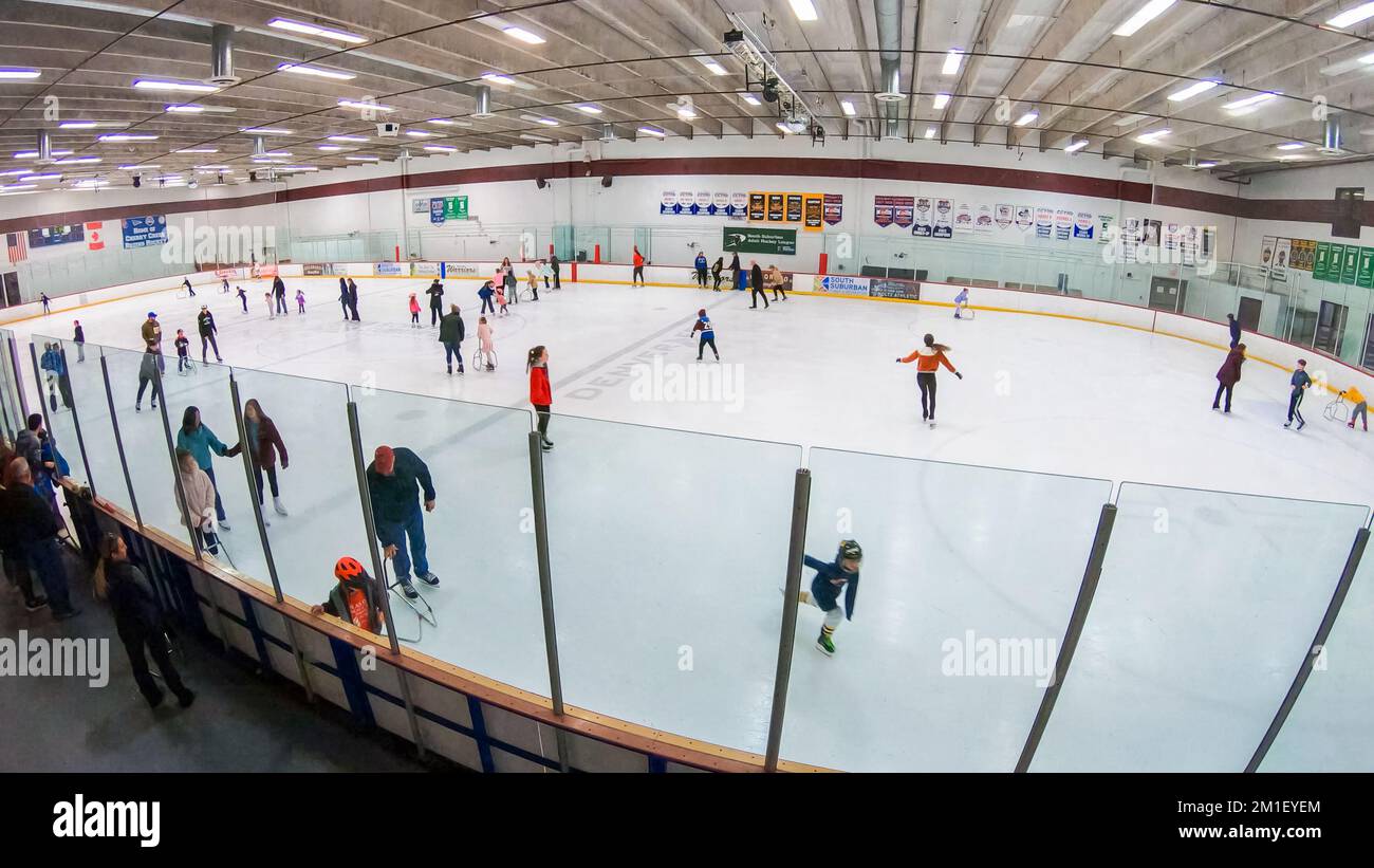 Family sports ice arena hi-res stock photography and images - Alamy