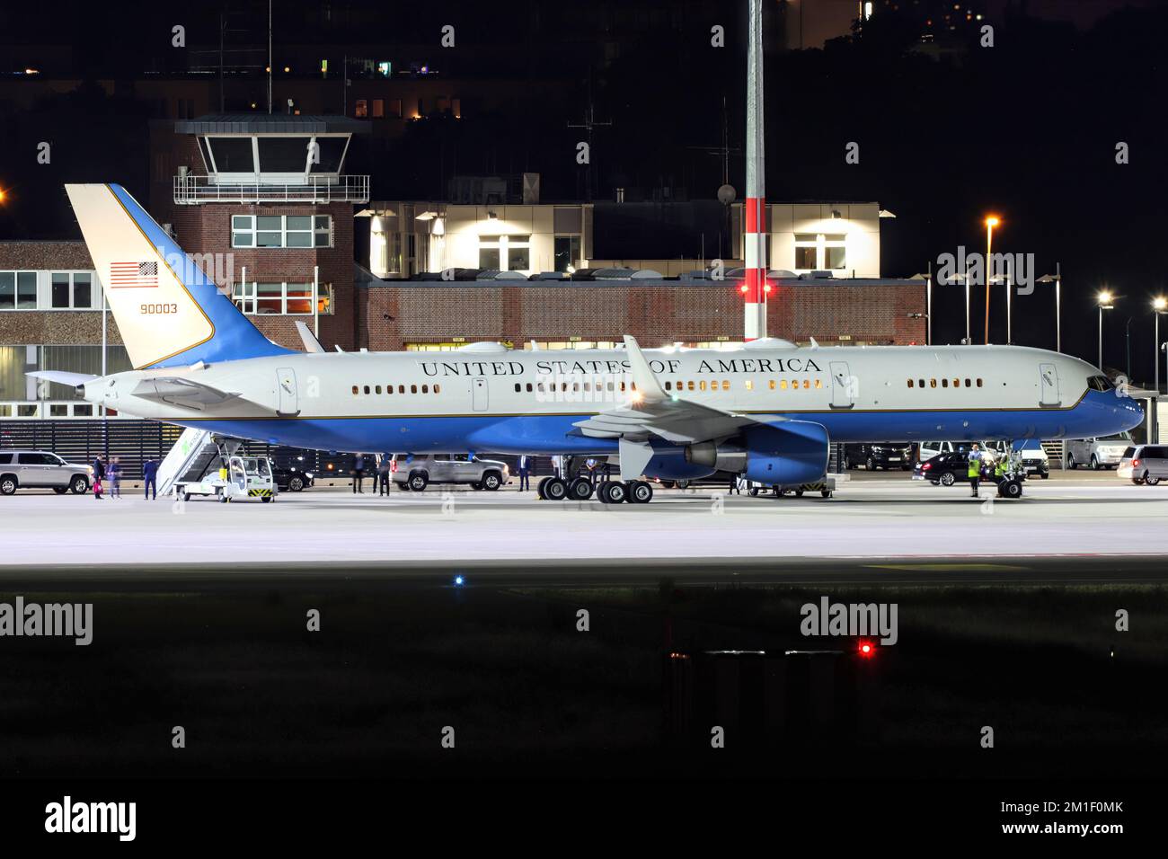 Boeing c32 airplane hi-res stock photography and images - Alamy