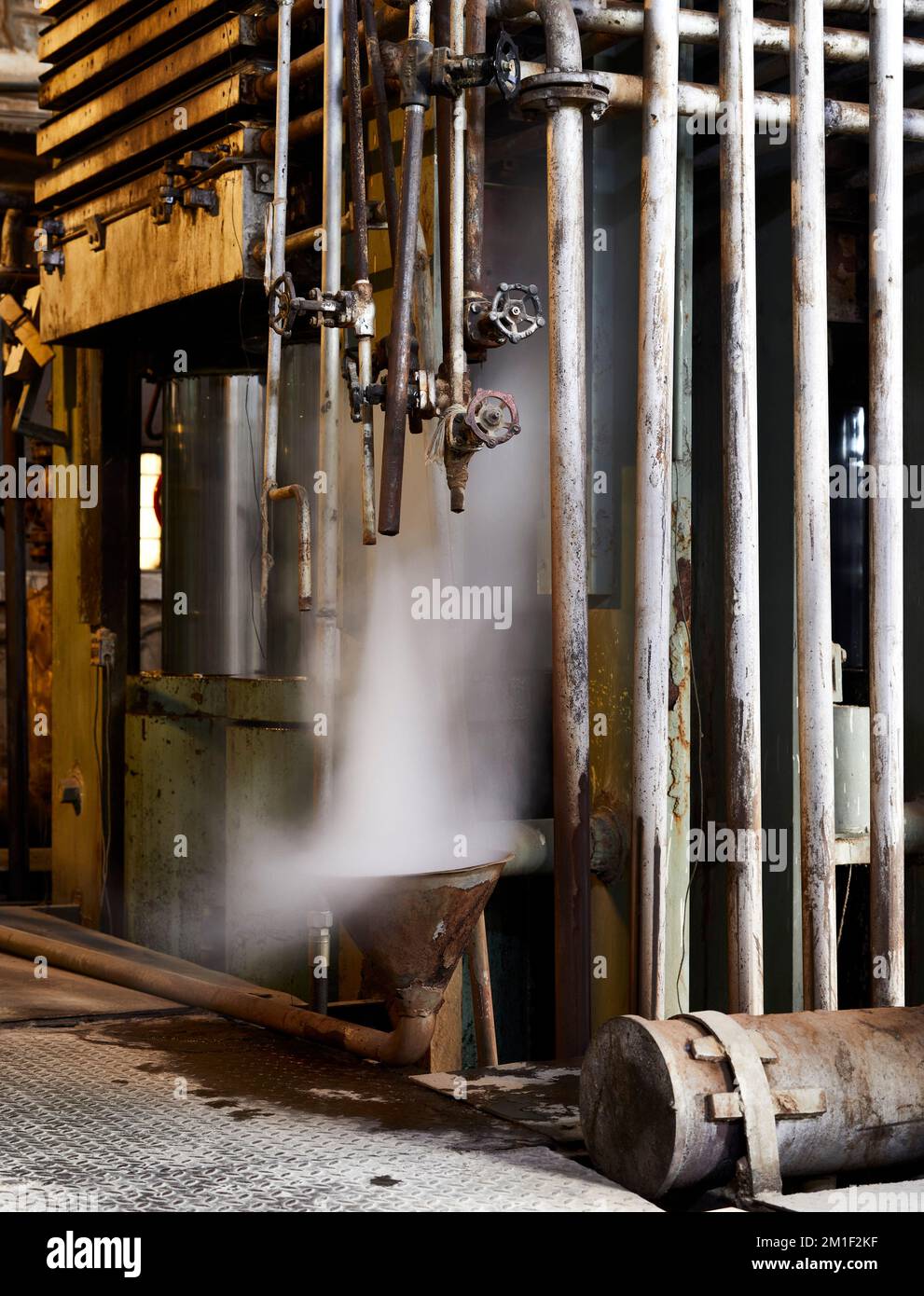 High pressure steam press hi-res stock photography and images - Alamy