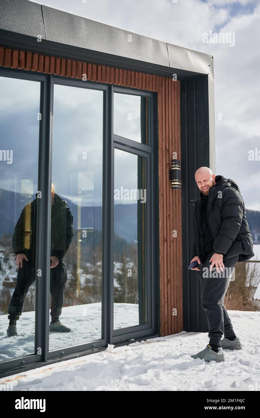 Handsome young man outside barn hi-res stock photography and images - Alamy