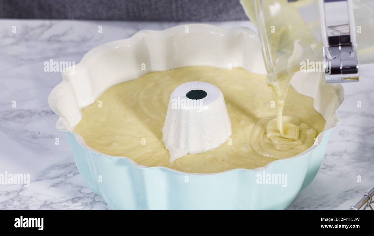 Lemon pound cake Stock Photo - Alamy