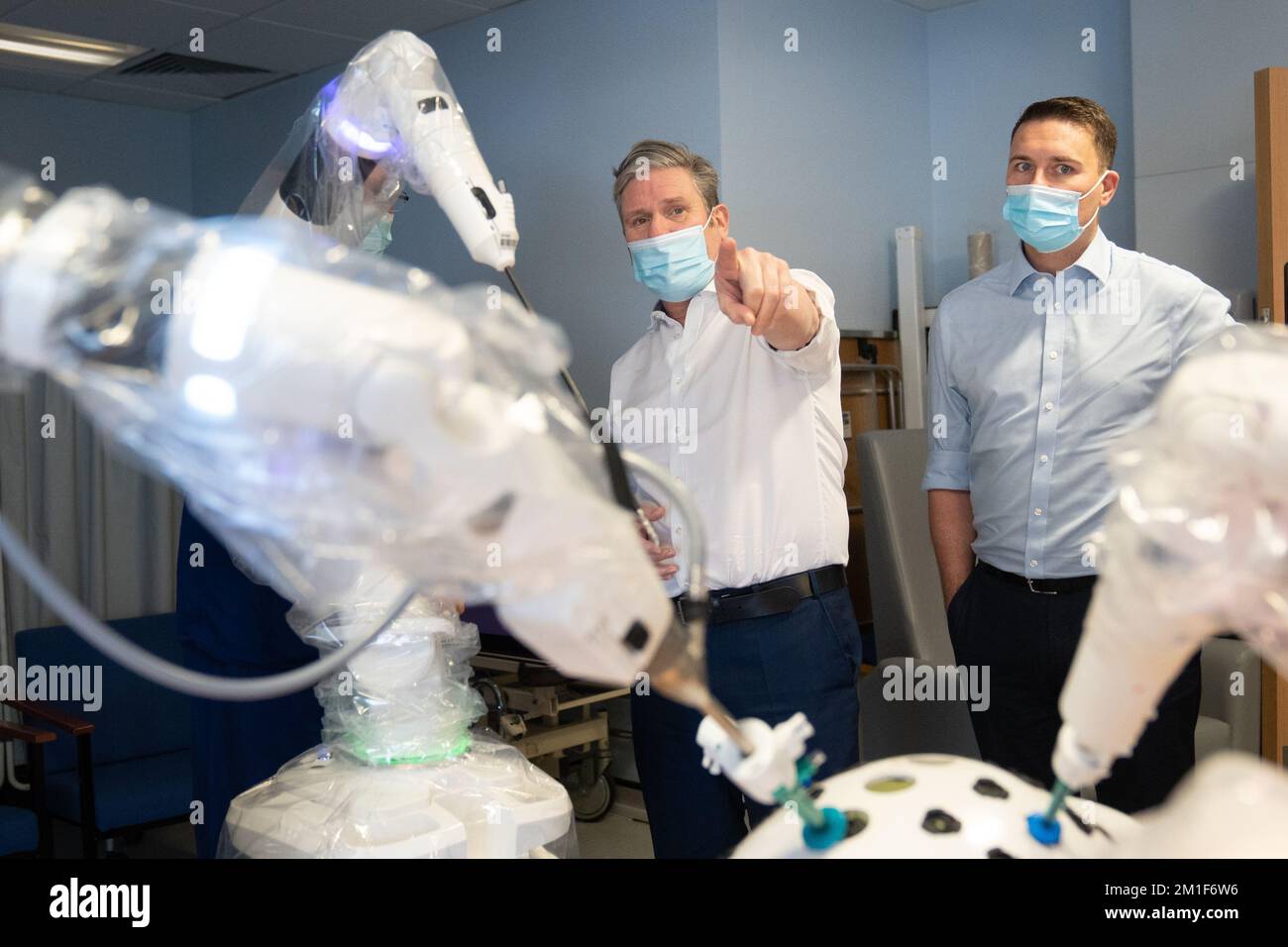 Labour Party leader Sir Keir Starmer (left) and shadow health secretary ...