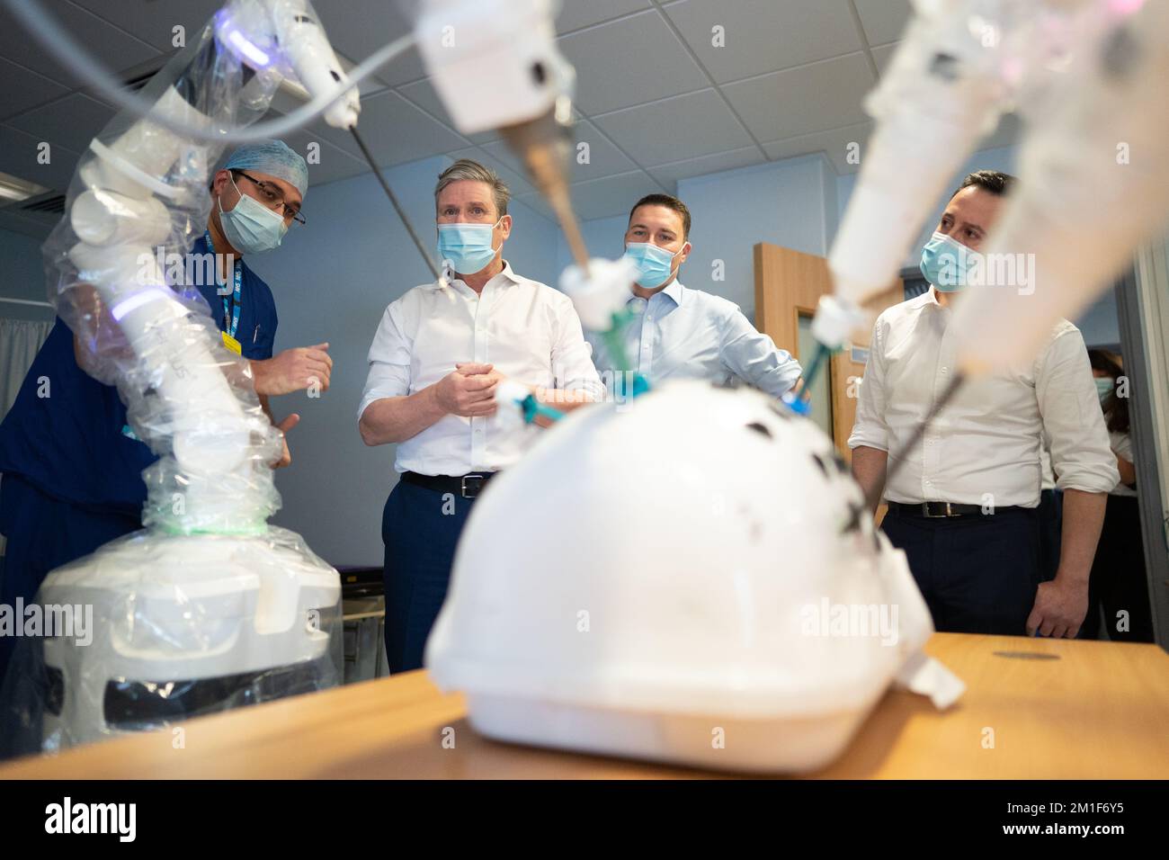 Labour Party leader Sir Keir Starmer (centre left) and shadow health ...