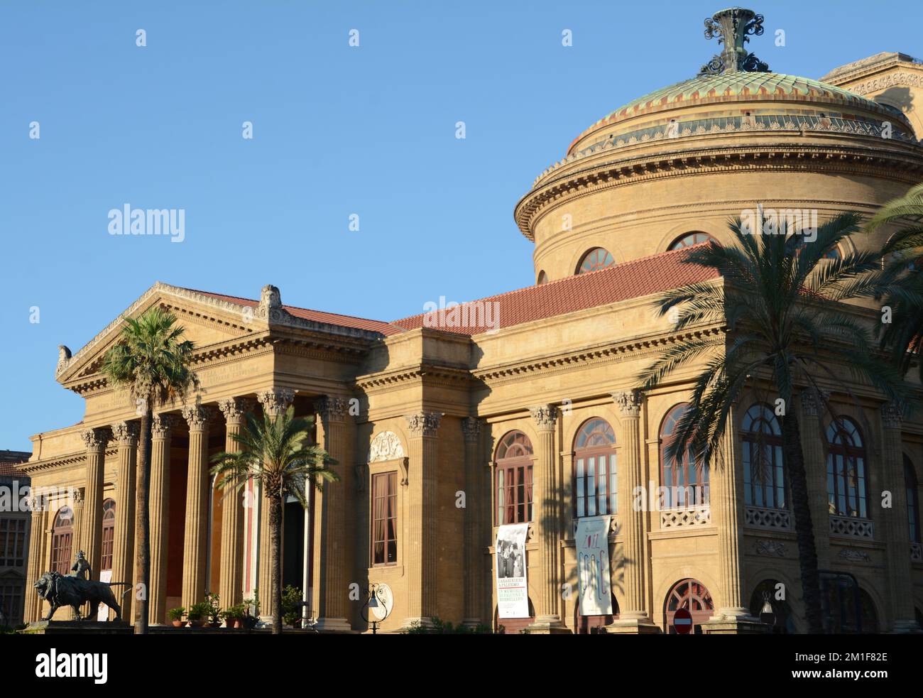 The Teatro Massimo Vittorio Emanuele, better known as Teatro Massimo ...