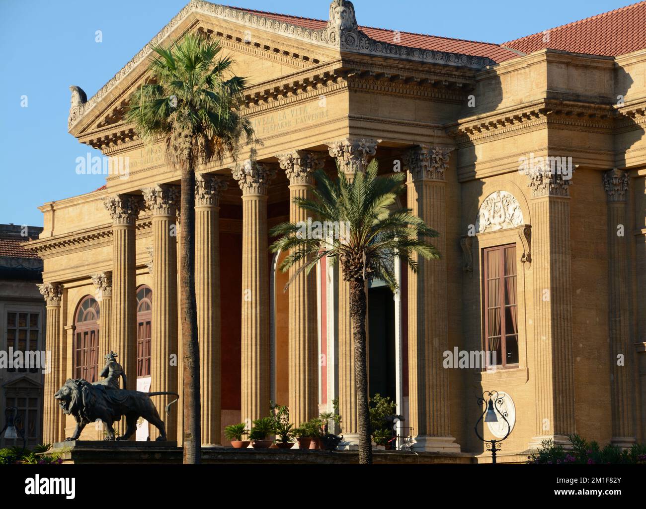 The Teatro Massimo Vittorio Emanuele, better known as Teatro Massimo ...