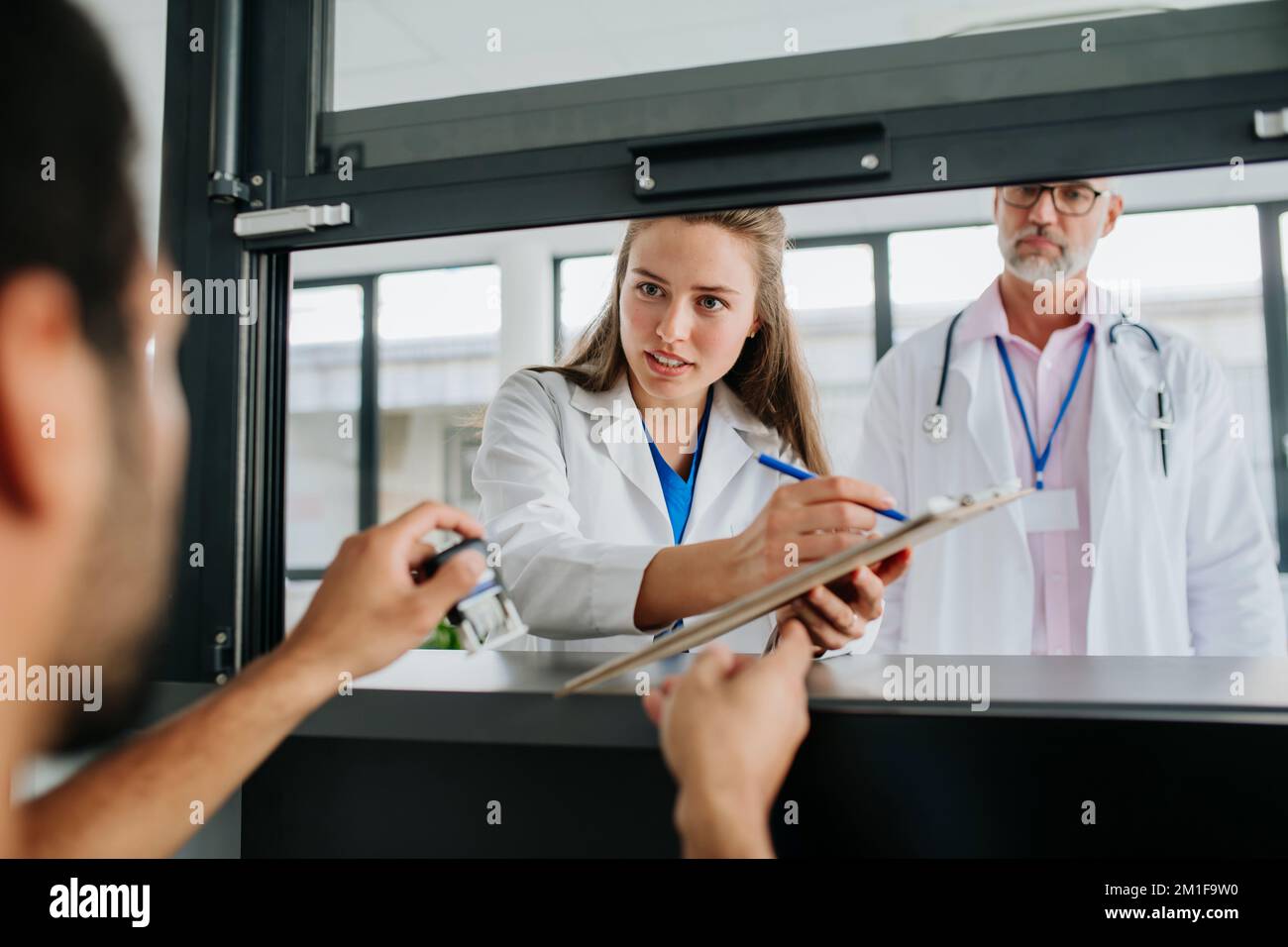 Doctor group reception hi-res stock photography and images - Alamy