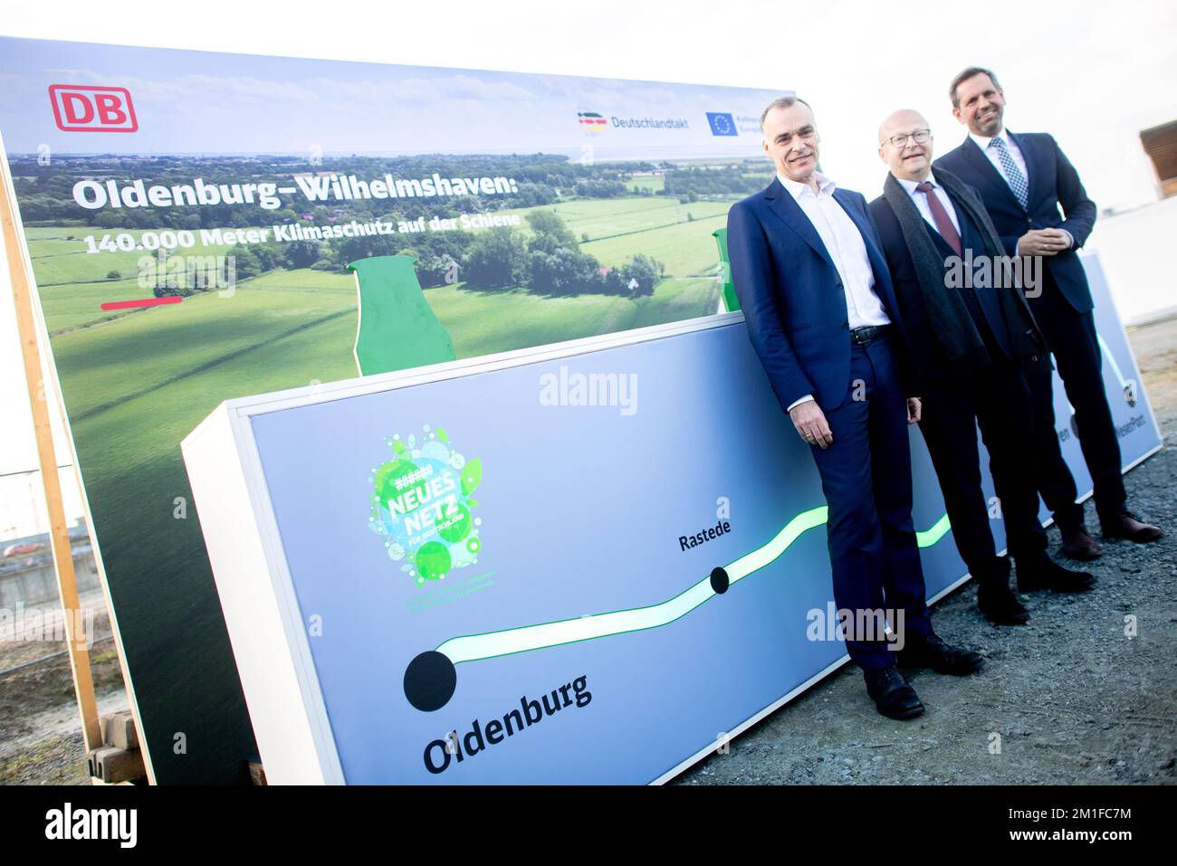 12 December 2022, Lower Saxony, Oldenburg: Berthold Huber (l-r), Member ...