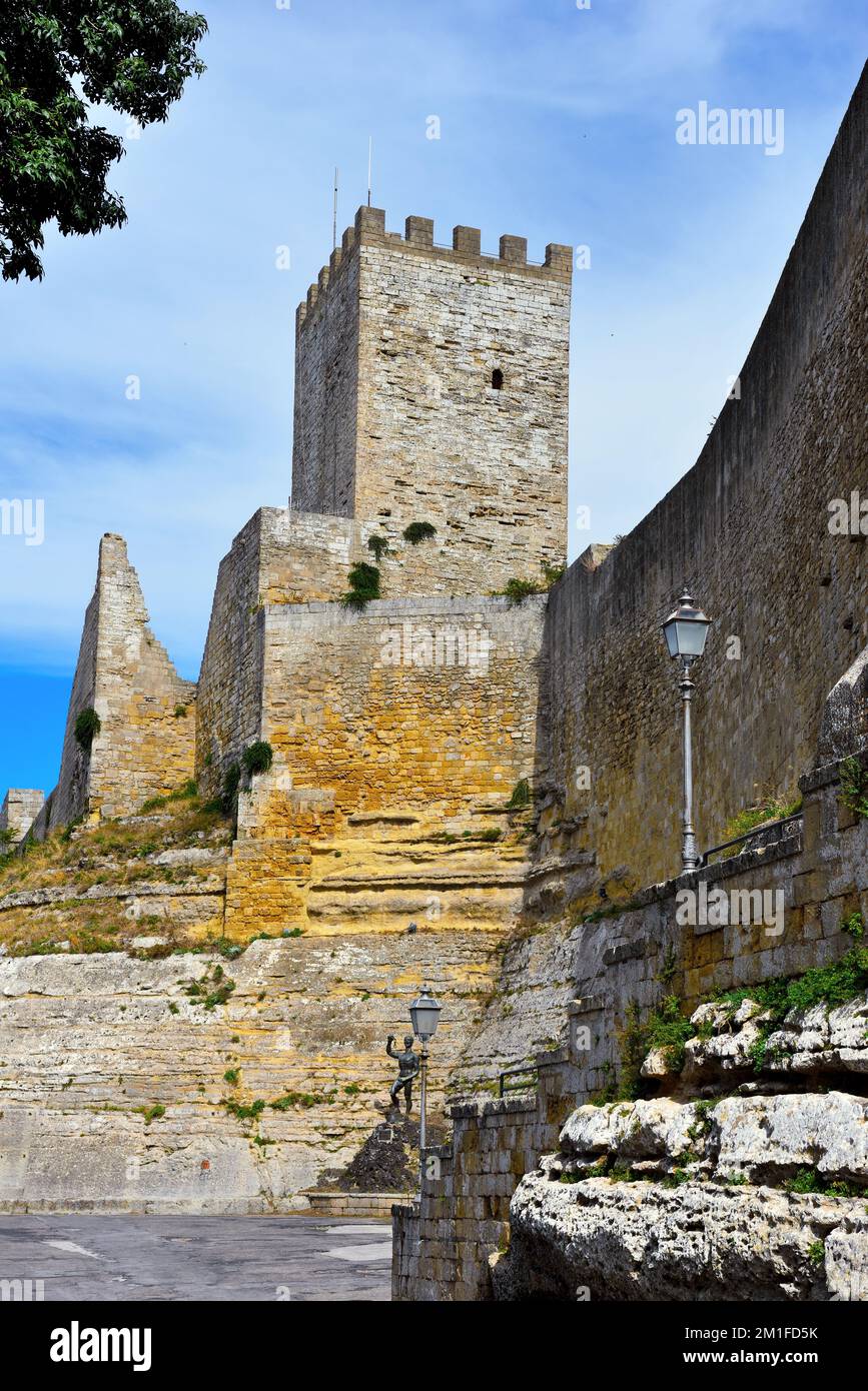 Medieval castle height castle hi-res stock photography and images - Alamy