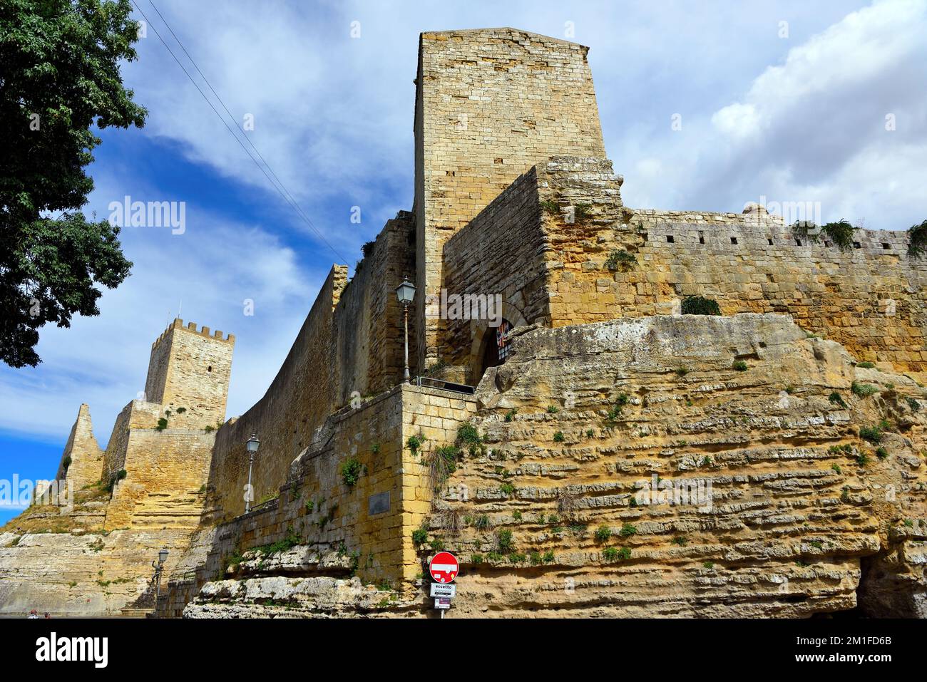 Medieval castle height castle hi-res stock photography and images - Alamy