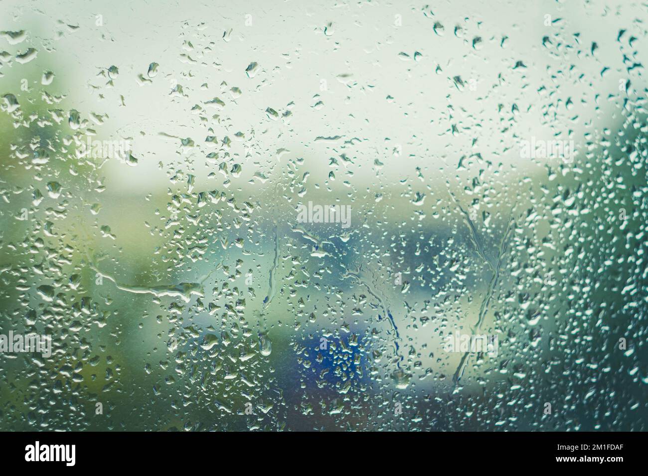 Light rain falling on glass hi-res stock photography and images - Alamy