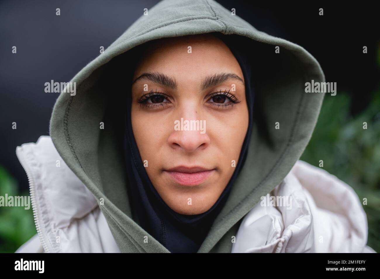 Woman hijab arab looking at camera hi-res stock photography and images ...