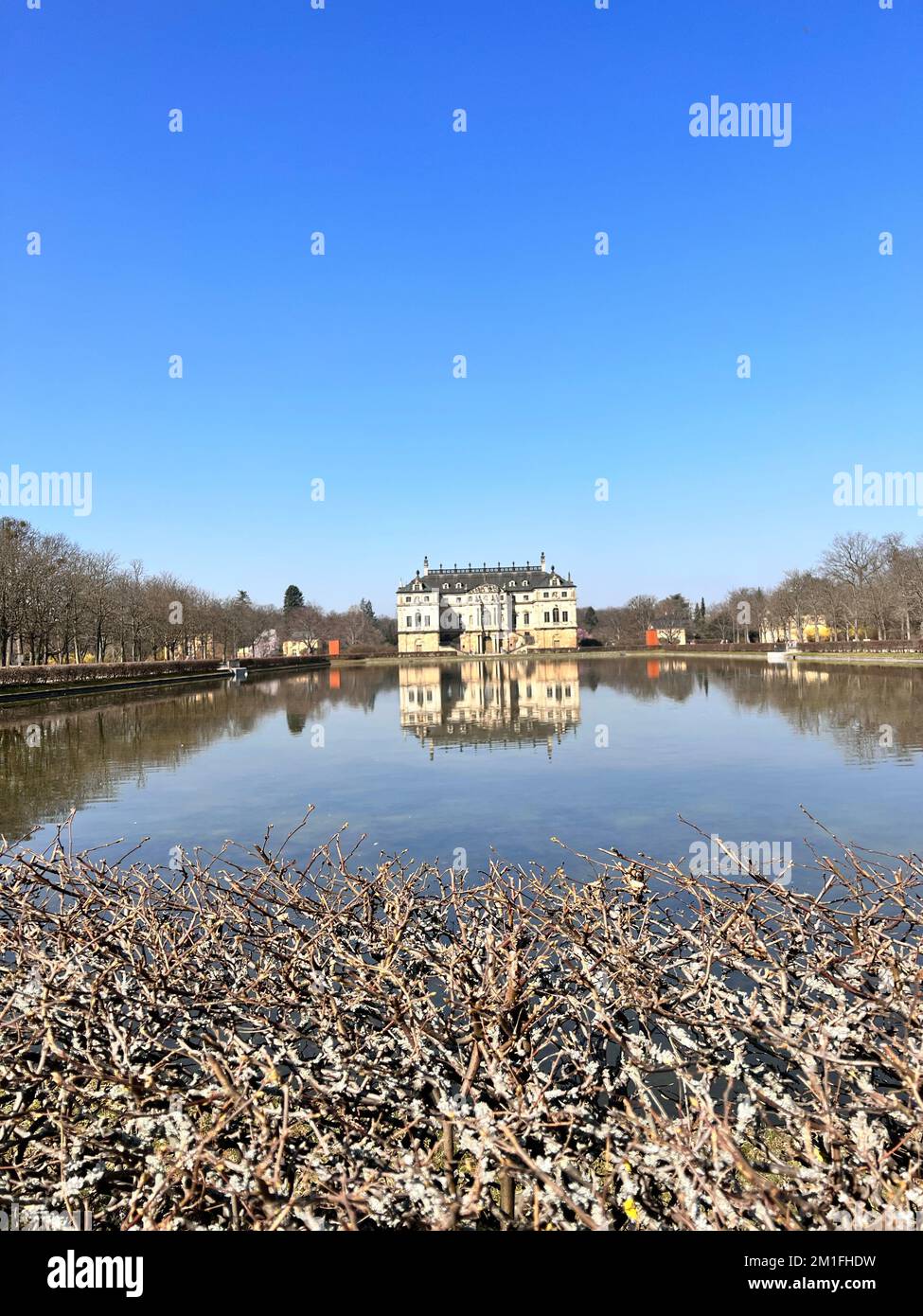 Grosser garten vertical hi-res stock photography and images - Alamy