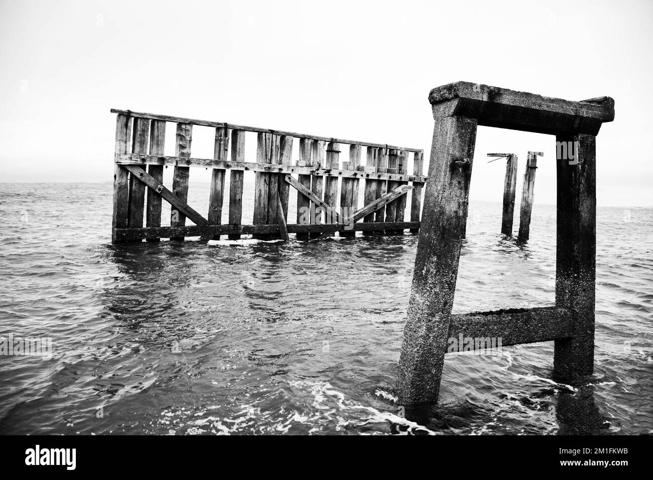 WW1 Structure in Grantown shore at Edinburgh Stock Photo - Alamy