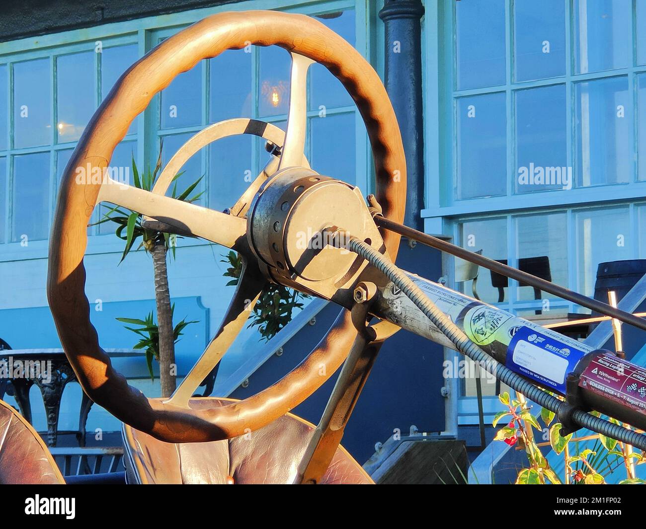 The steering wheel of an old classic car Stock Photo - Alamy
