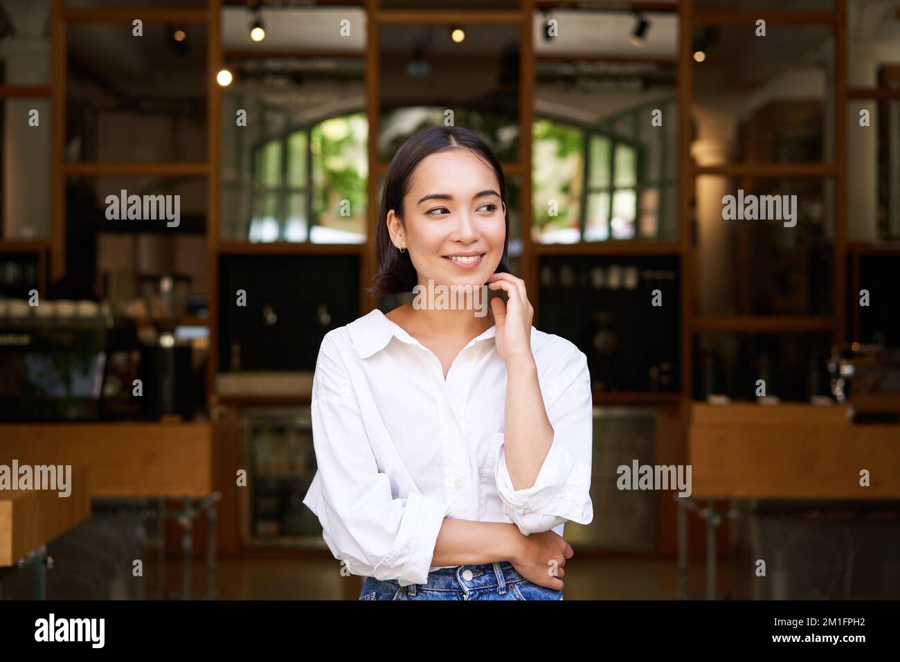 Portrait of young female entrepreneur, asian business owner or manager ...