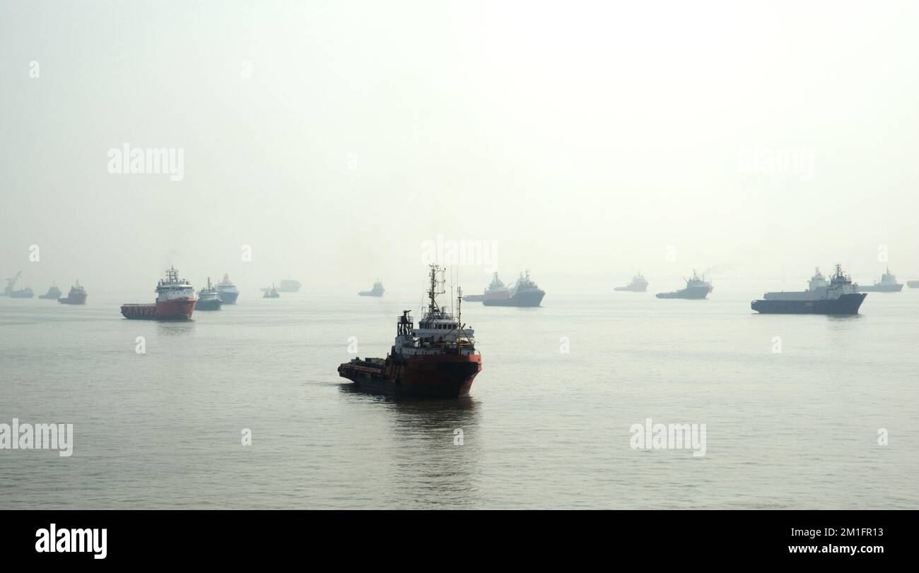 Marine radar mist hi-res stock photography and images - Alamy