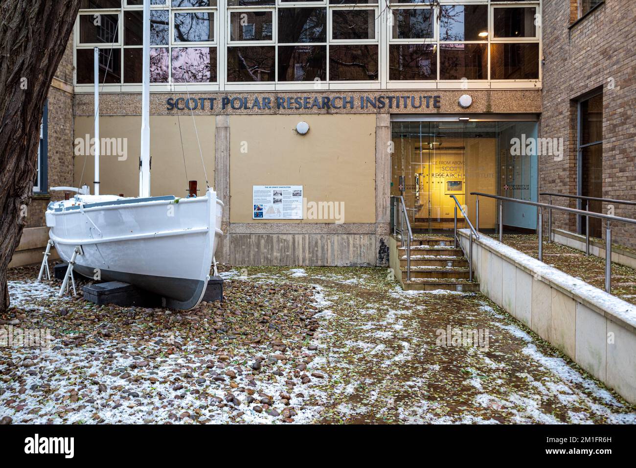Scott Polar Research Institute. Entrance to the Scott Polar Reseach ...