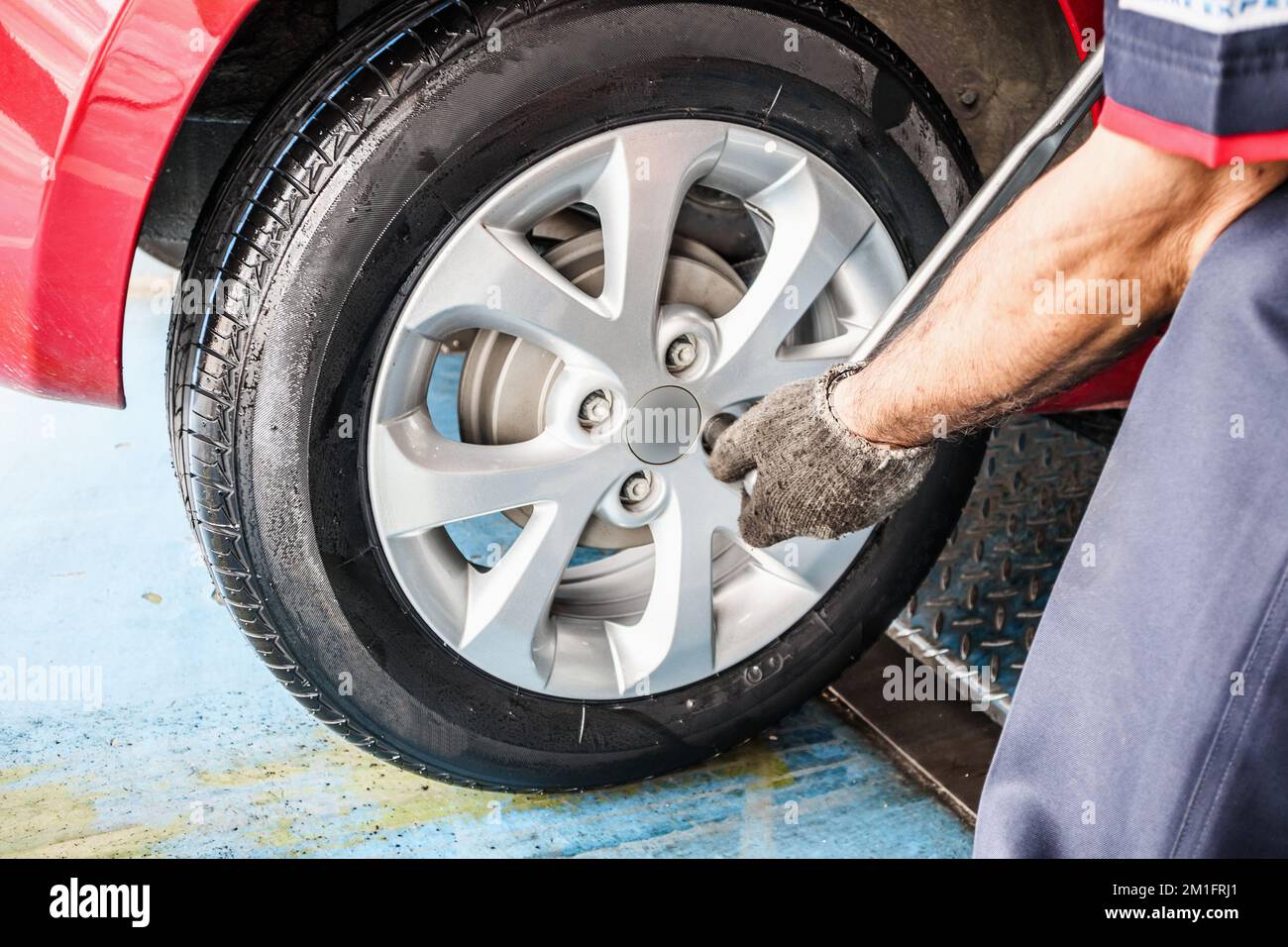 Wheel changing station hi-res stock photography and images - Alamy