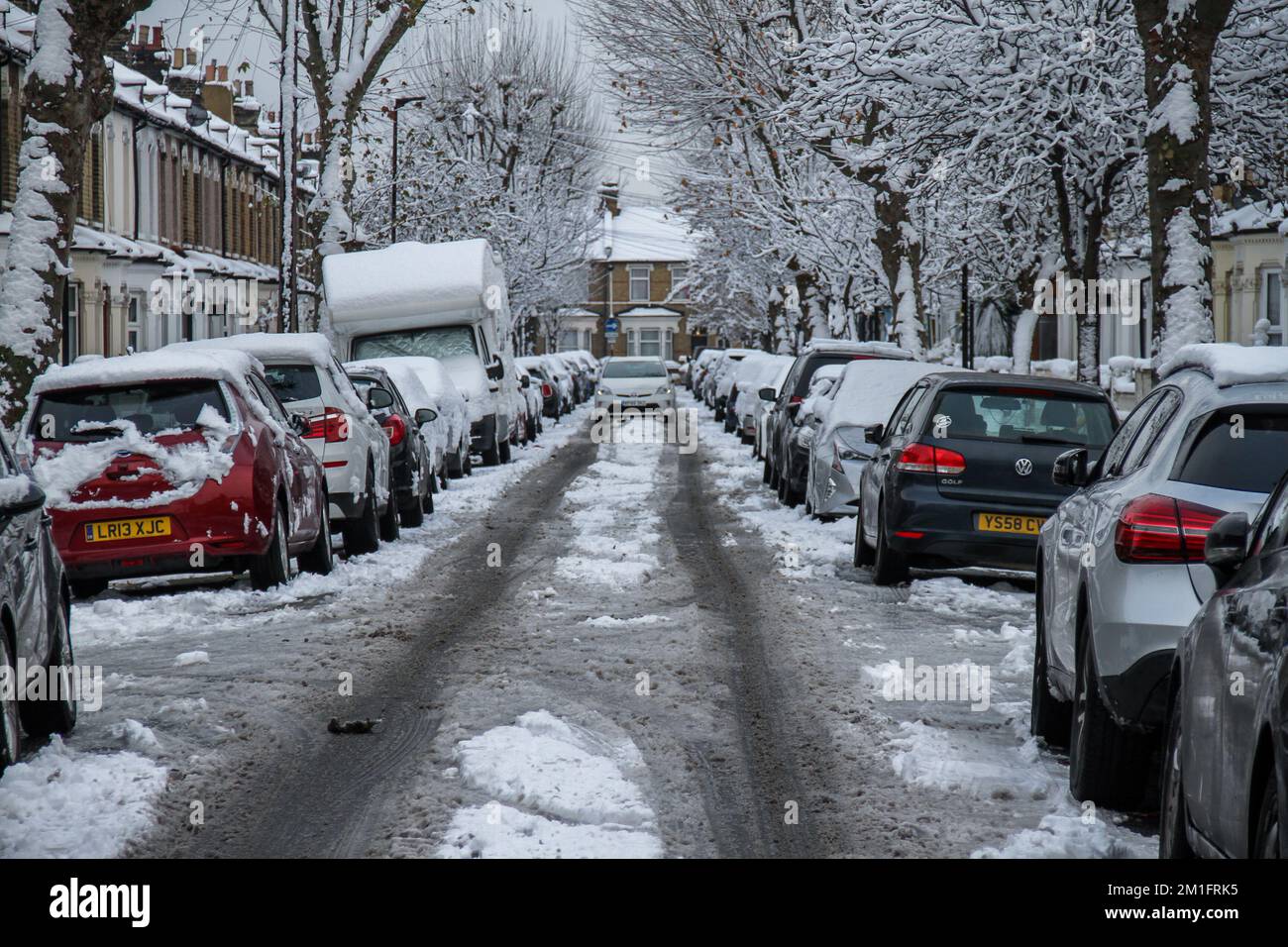 London, UK. 12th Dec, 2022. A snow covered residential street in East ...