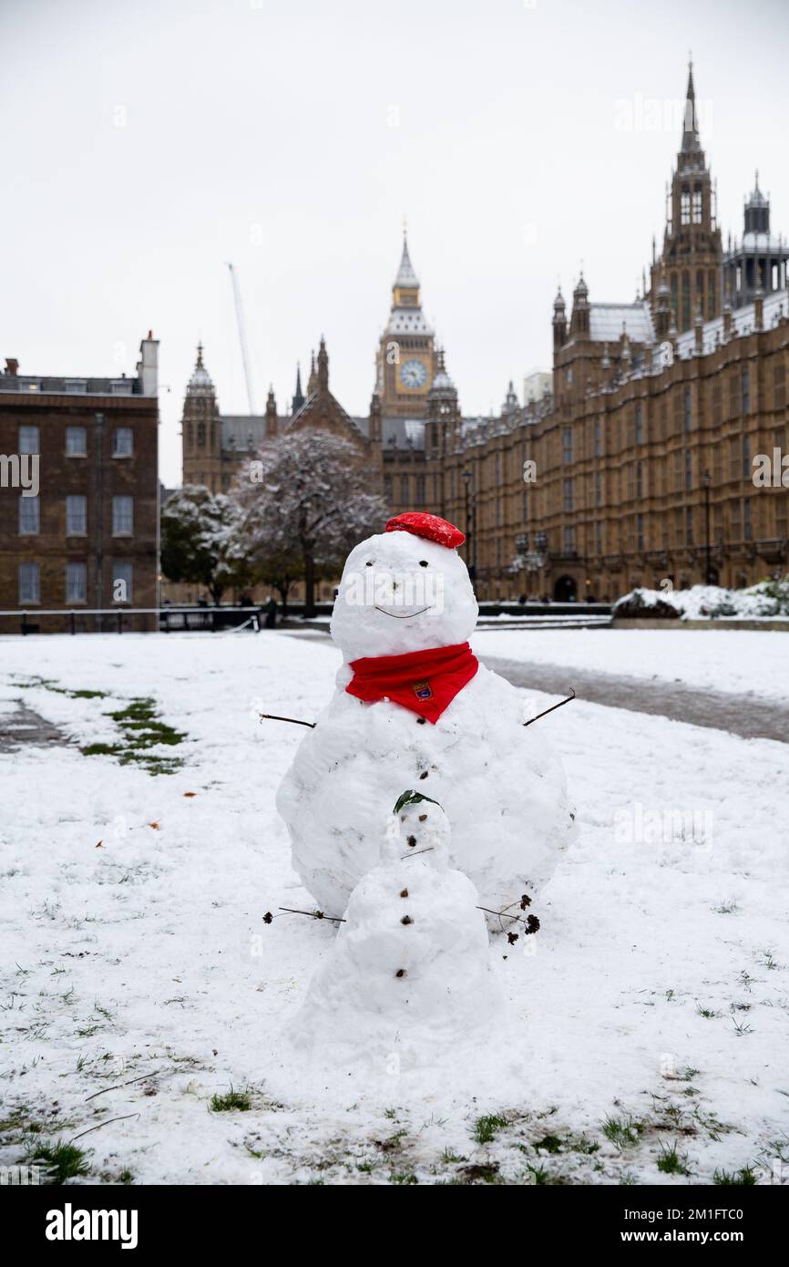 London, UK, 12 December 2022, Snowmen on College Green in a red scarf ...
