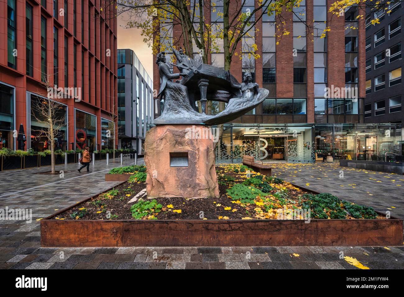 Chopin statue in Deansgate, Manchester, UK Stock Photo - Alamy