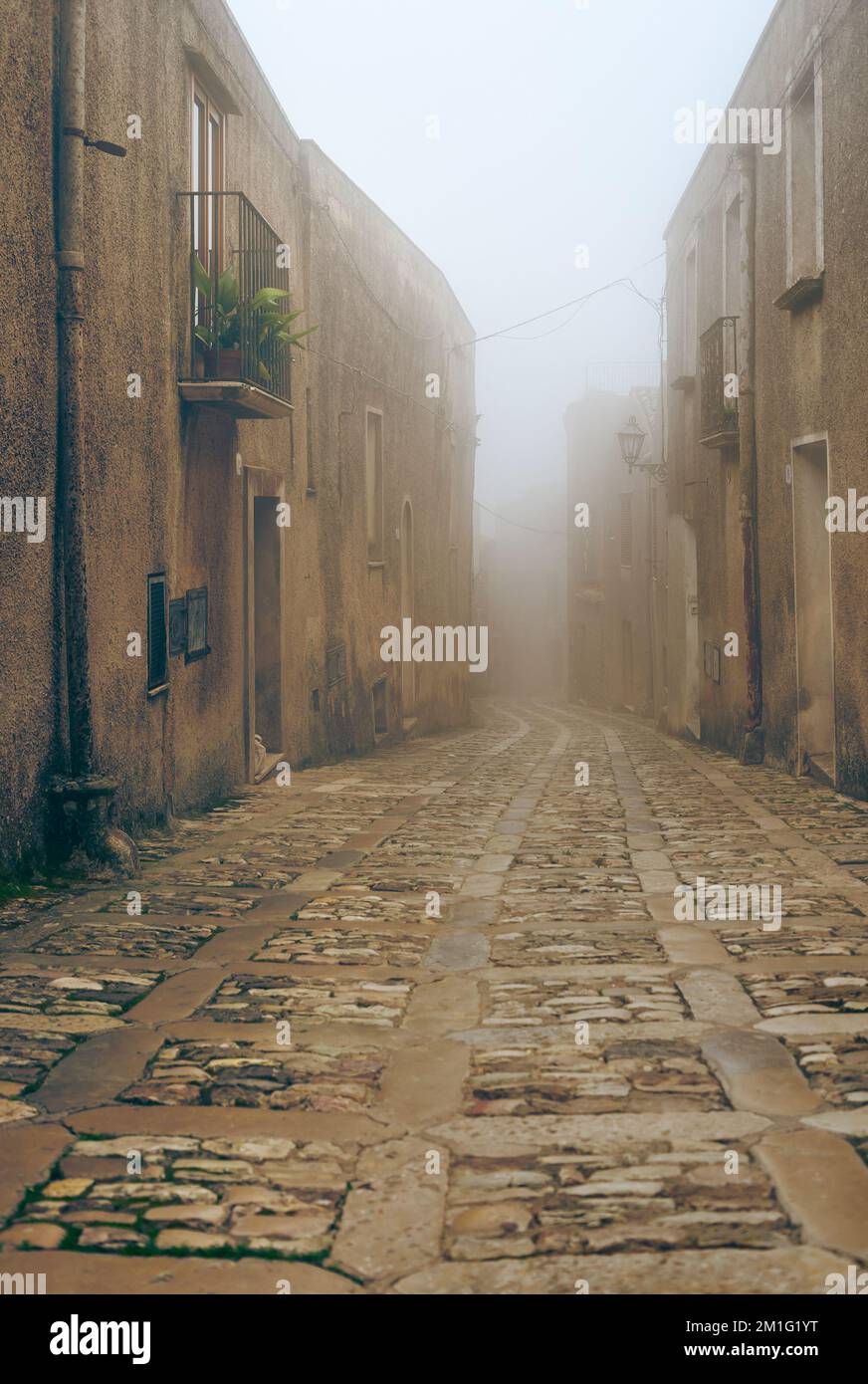 A traditional narrow stone lane in Erice Stock Photo - Alamy