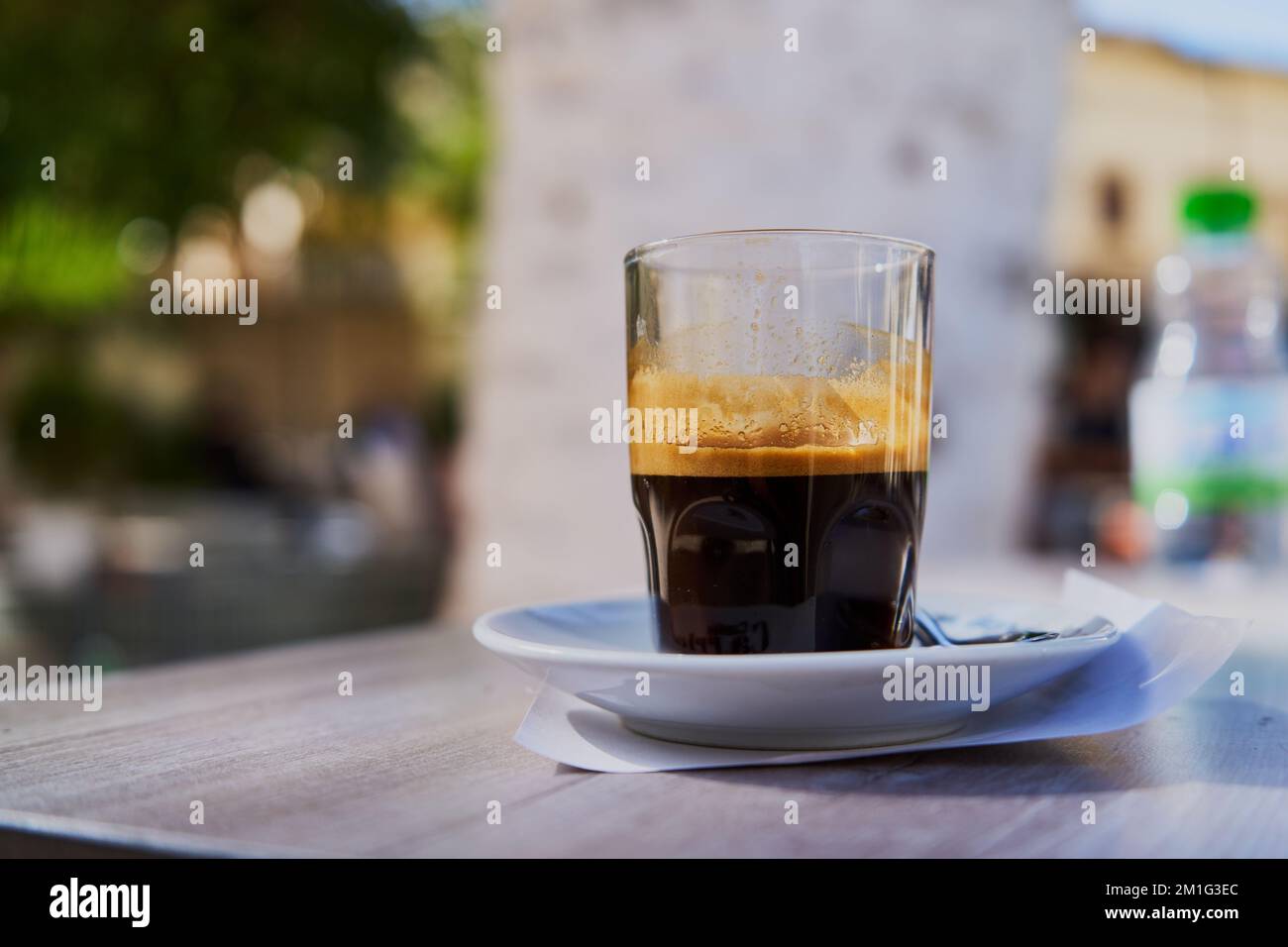 Glass coffee shop hi-res stock photography and images - Alamy