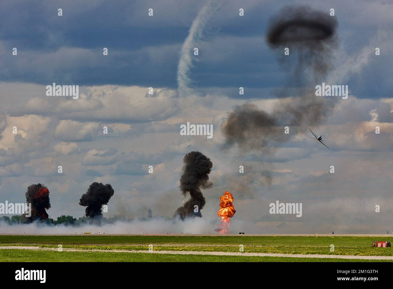 Us navy ww11 naval aircraft hi-res stock photography and images - Alamy