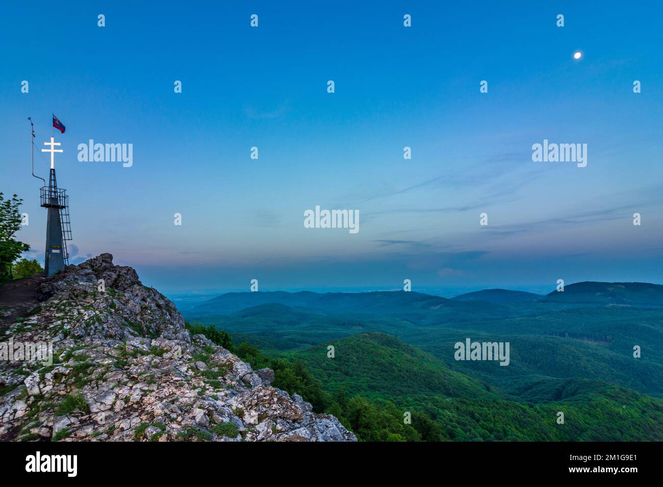 Solosnica (Breitenbrunn): summit Vapenna, full moon, forest, mountains ...