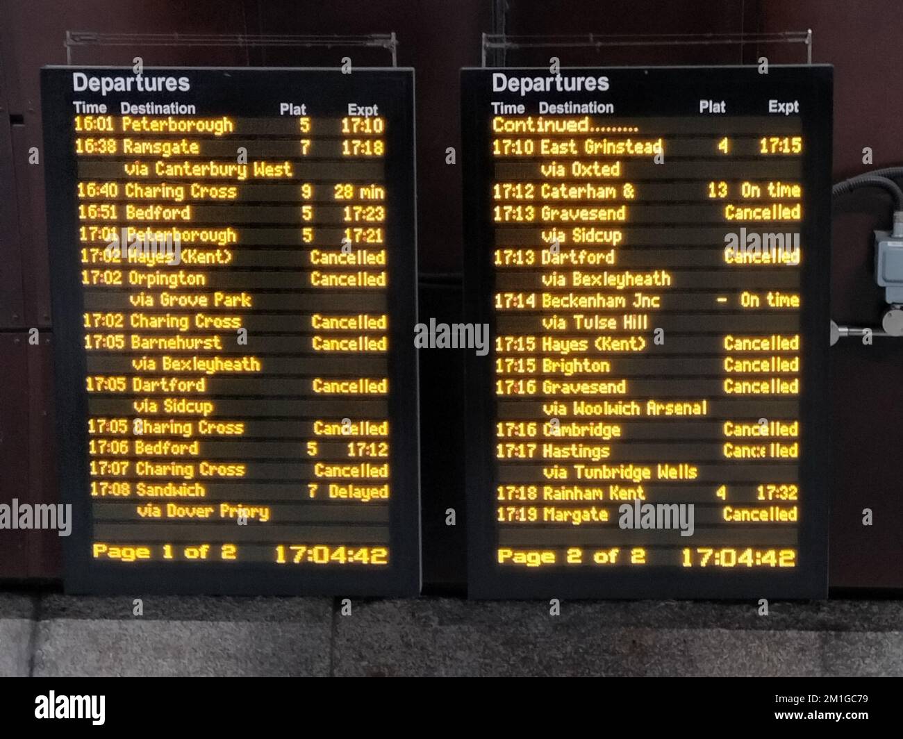 Live departure board hi-res stock photography and images - Alamy