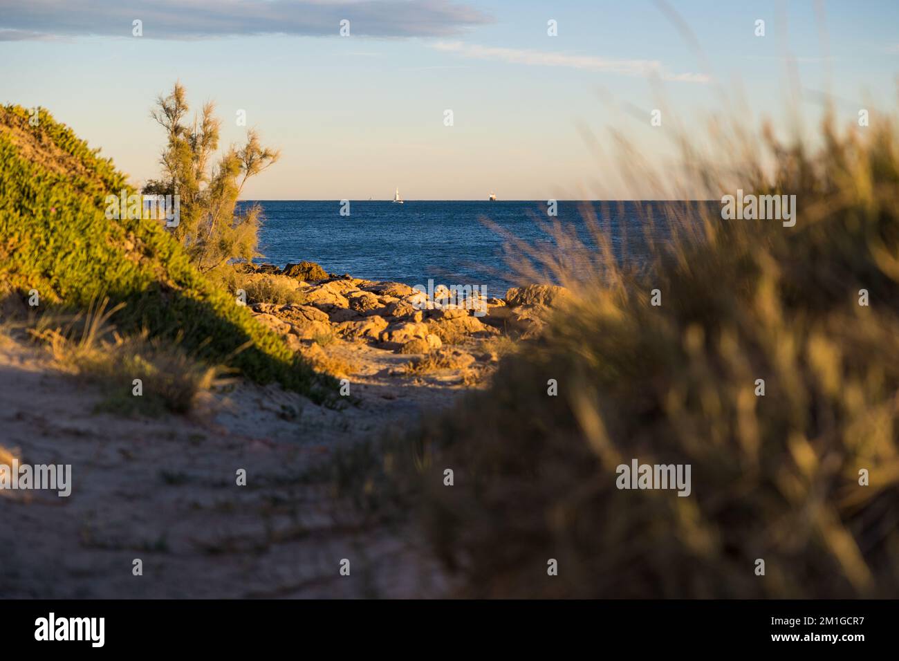 Chemin vers la Crique de la Tortue et la Mer Méditerranée au coucher du ...