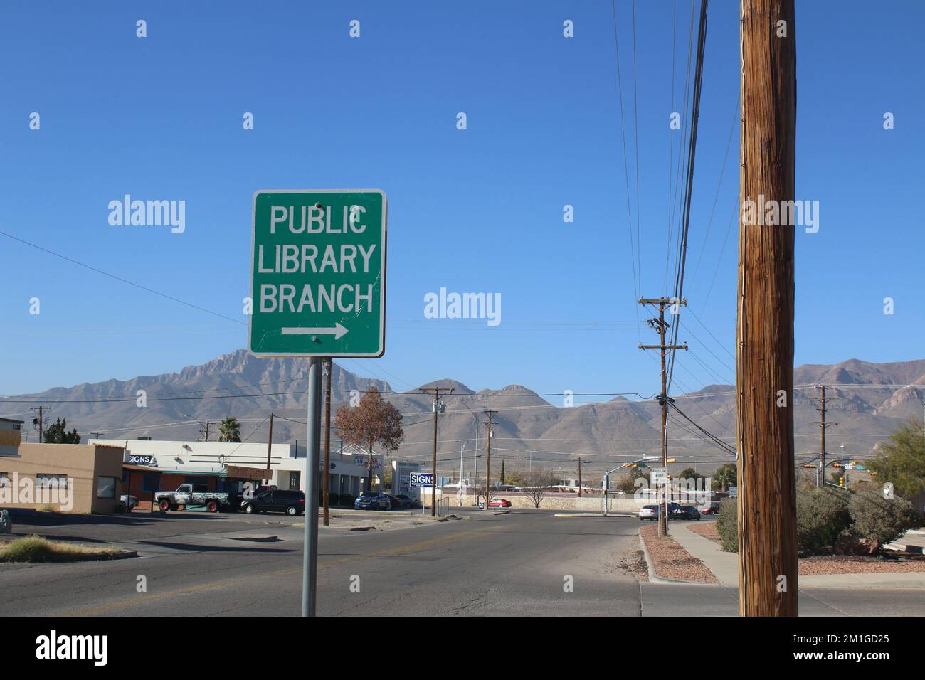 Public library sign hi-res stock photography and images - Alamy