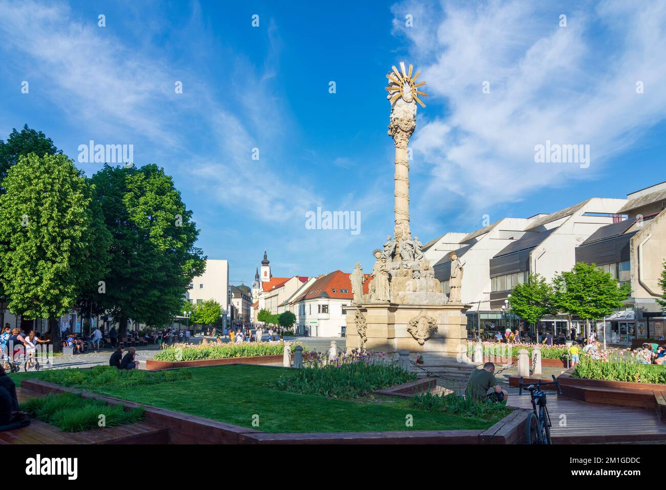 Trnava (Tyrnau): pedestrian zone Square of the Holy Trinity, Trinity ...