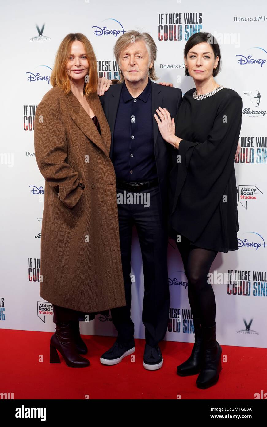 Stella McCartney, Sir Paul McCartney and Mary McCartney attending the ...