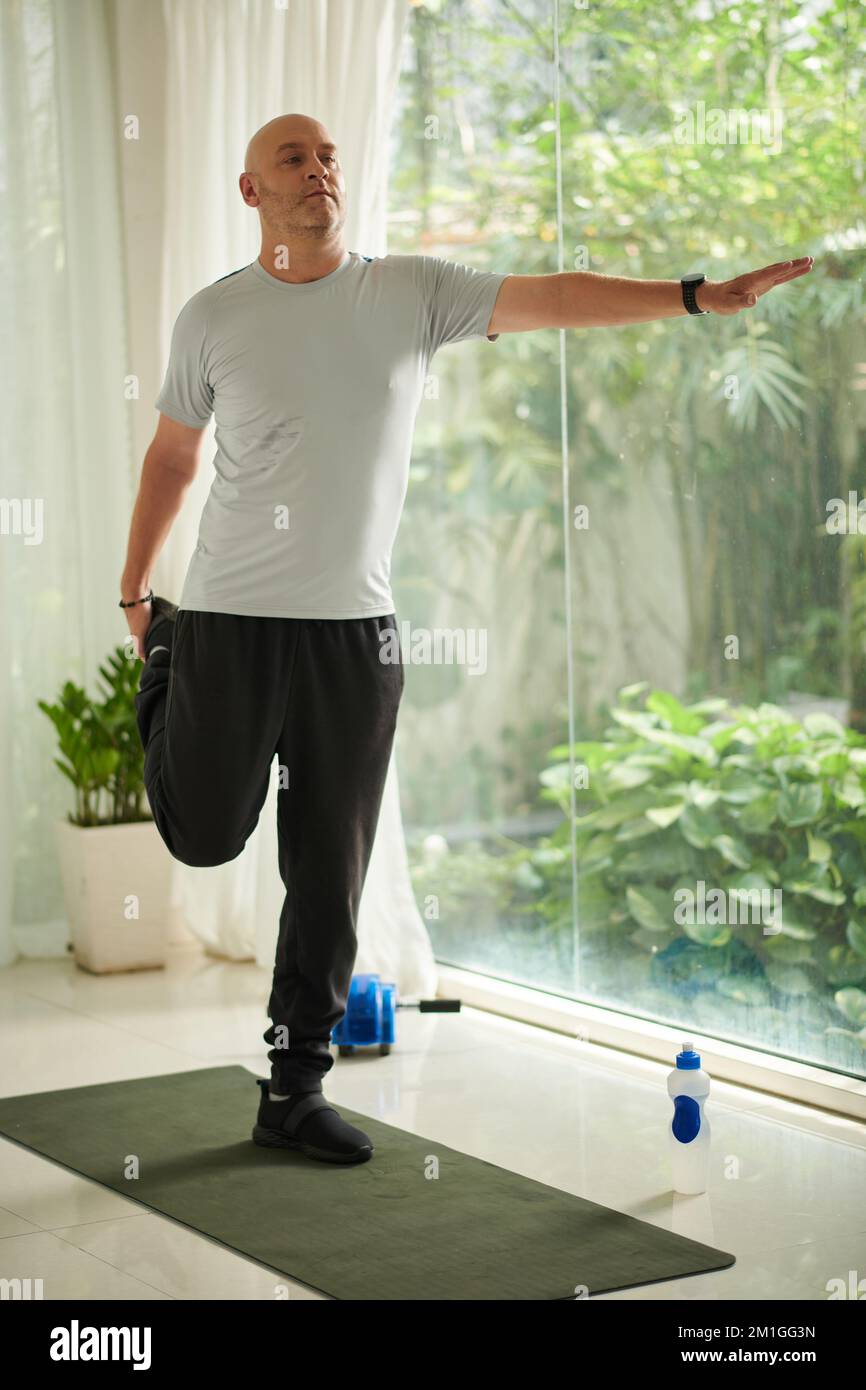 Balancing one leg middle aged hi-res stock photography and images - Alamy
