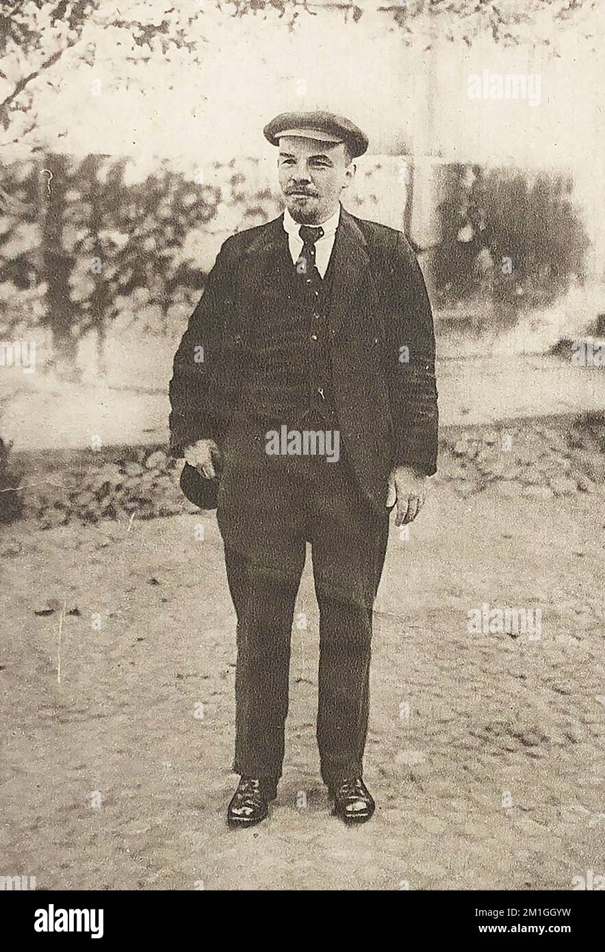 Vladimir lenin 1917 hi-res stock photography and images - Alamy
