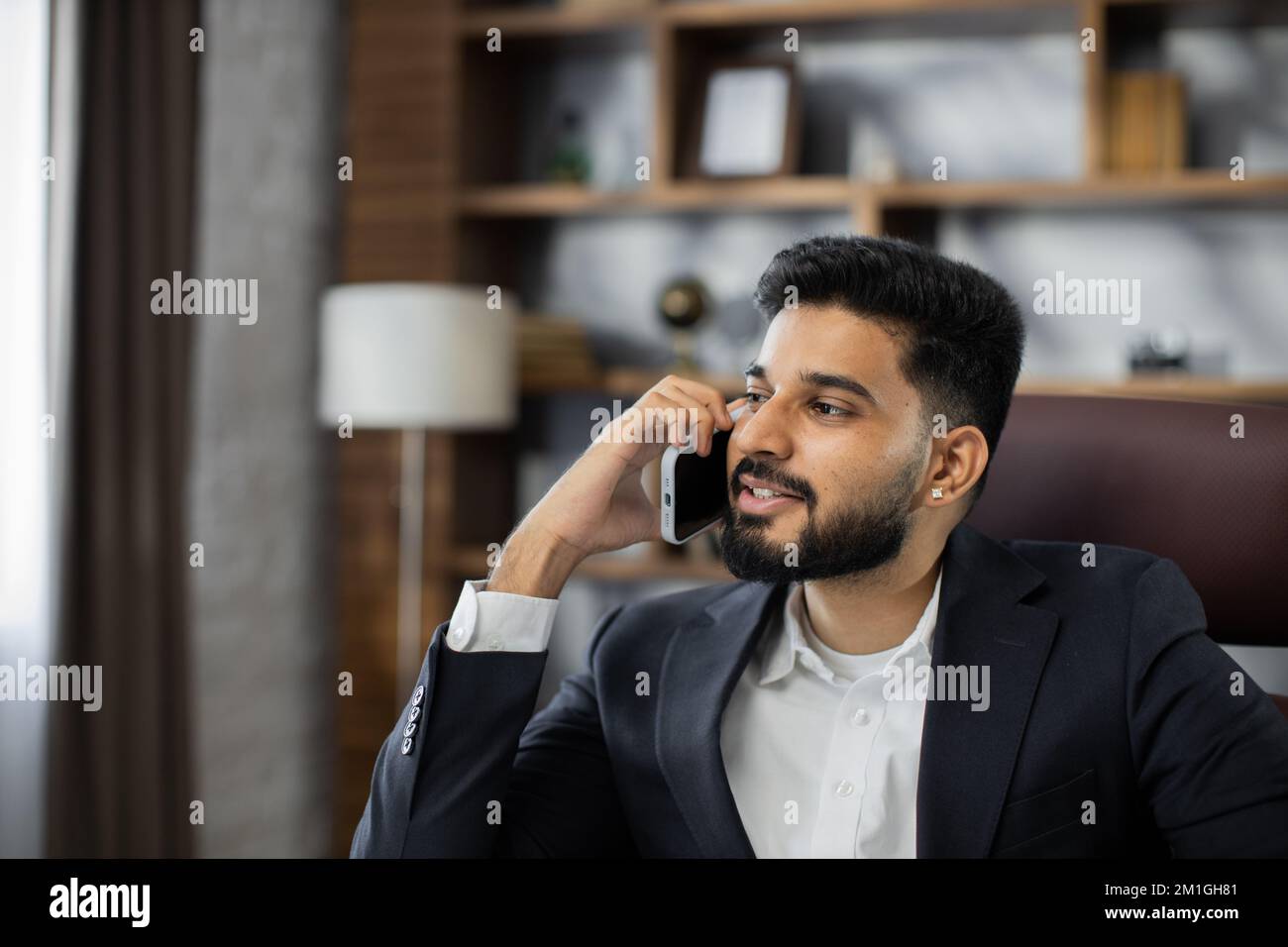 Bearded team leader in business hi-res stock photography and images - Alamy