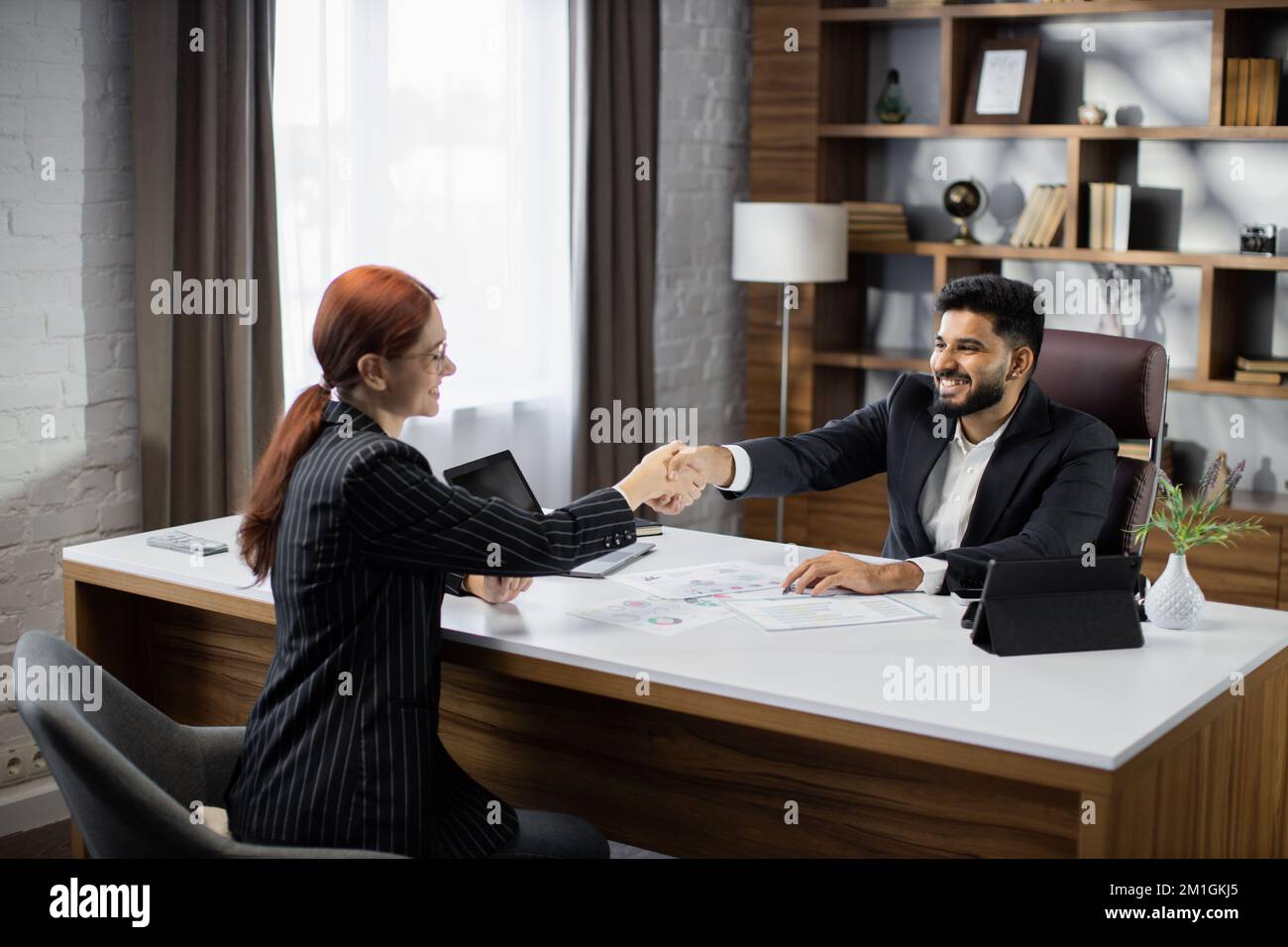 Acquainted indian hi-res stock photography and images - Alamy