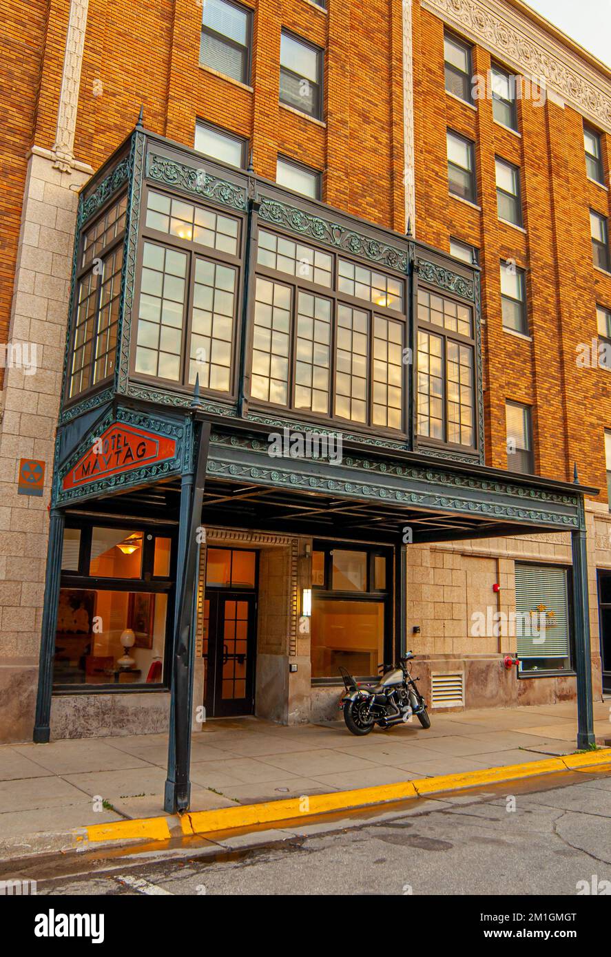 The beautiful main entrance of the famous Hotel Maytag in the midwest ...
