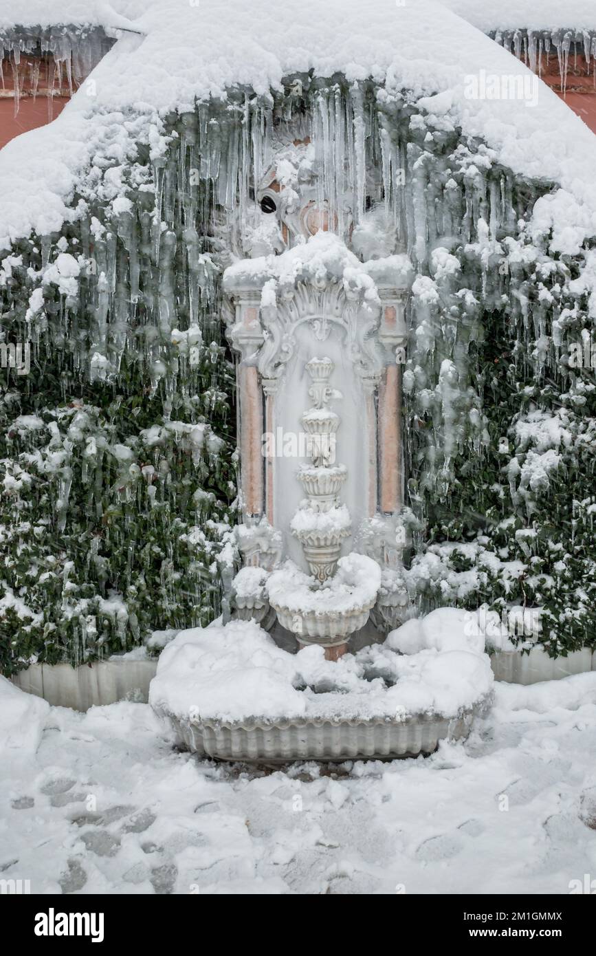 frozen historical fountain , historical fountain that has become ... frozen historical fountain , historical fountain that has become ...