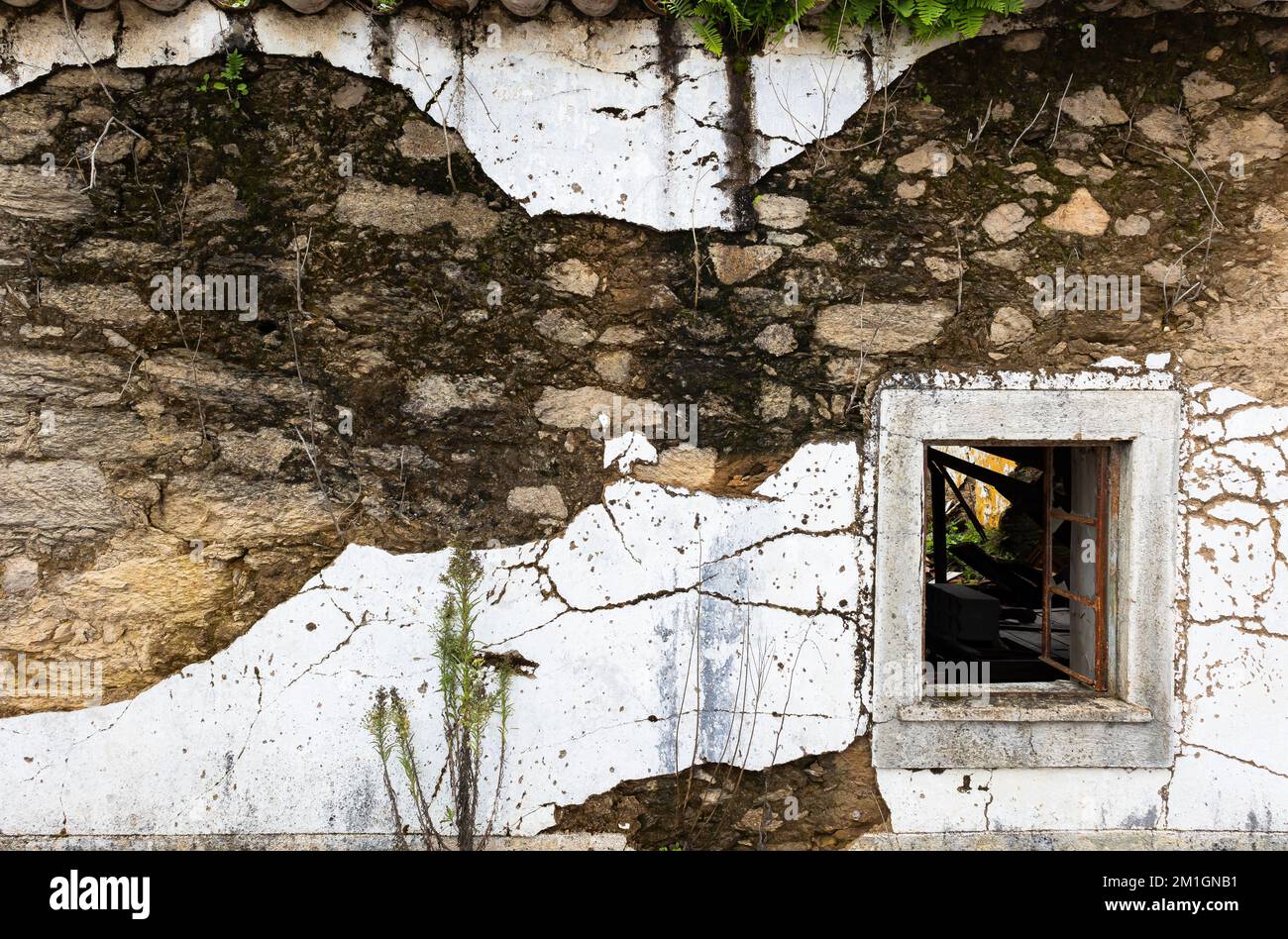 Wall structure as background from a ruin Stock Photo - Alamy