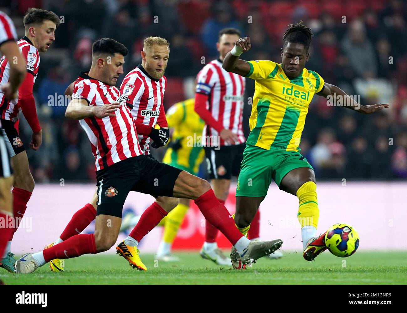 Sunderland's Danny Batth (left) and West Bromwich Albion's Brandon ...