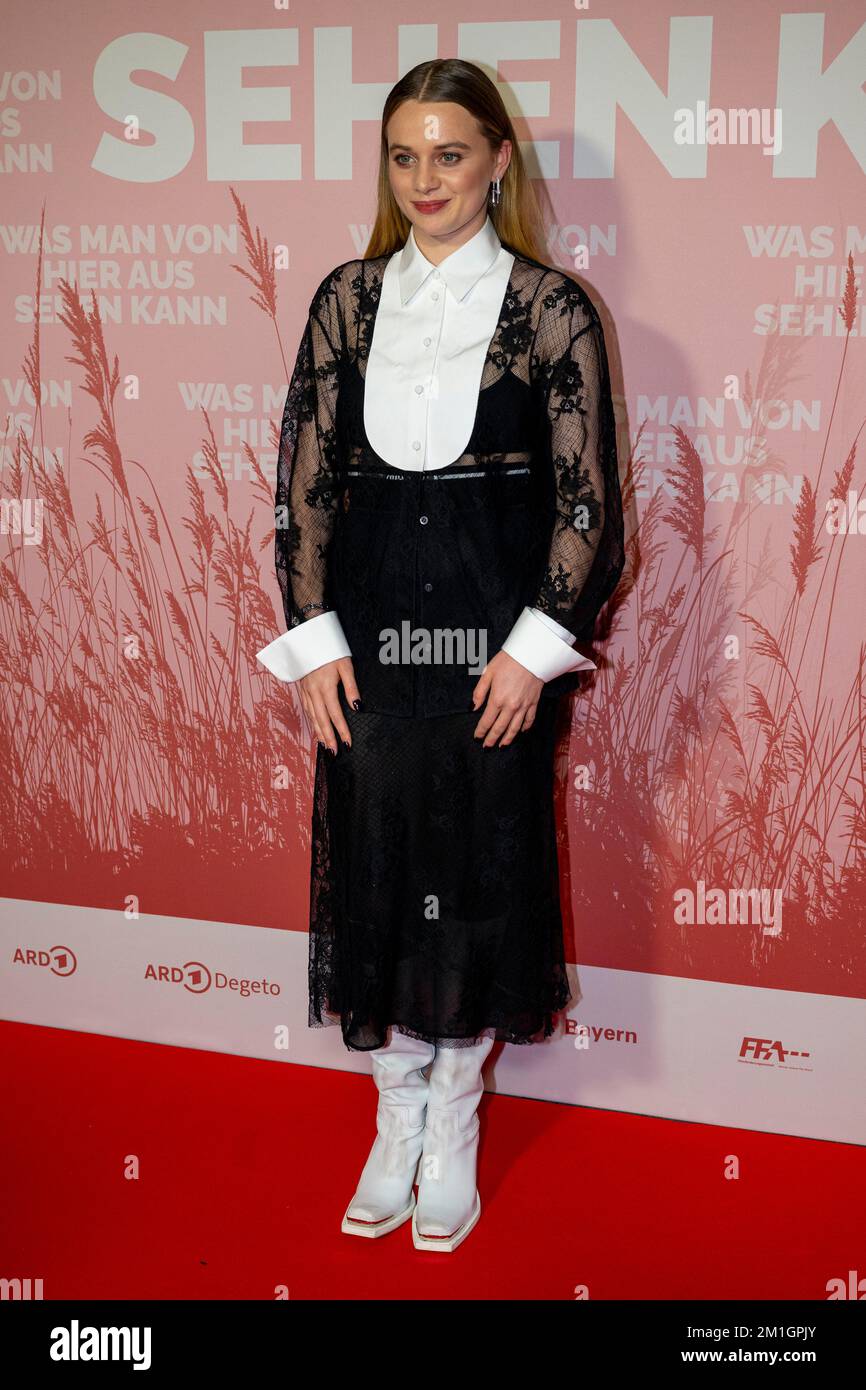 Munich, Germany. 12th Dec, 2022. Actress Luna Wedler poses on the red ...
