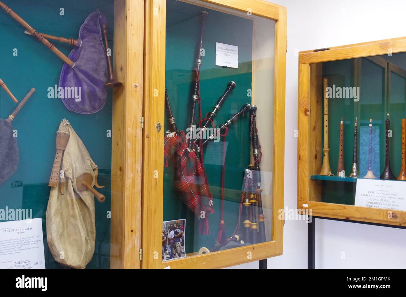 Scapoli - Isernia - Molise - Exhibition of bagpipes in the shop window ...