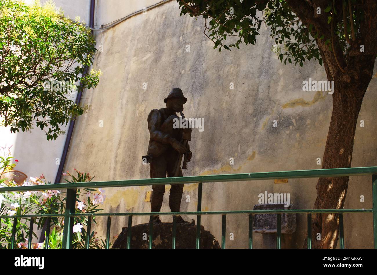 Scapoli - Isernia - Molise - Monument to the bagpiper, symbol of the ...