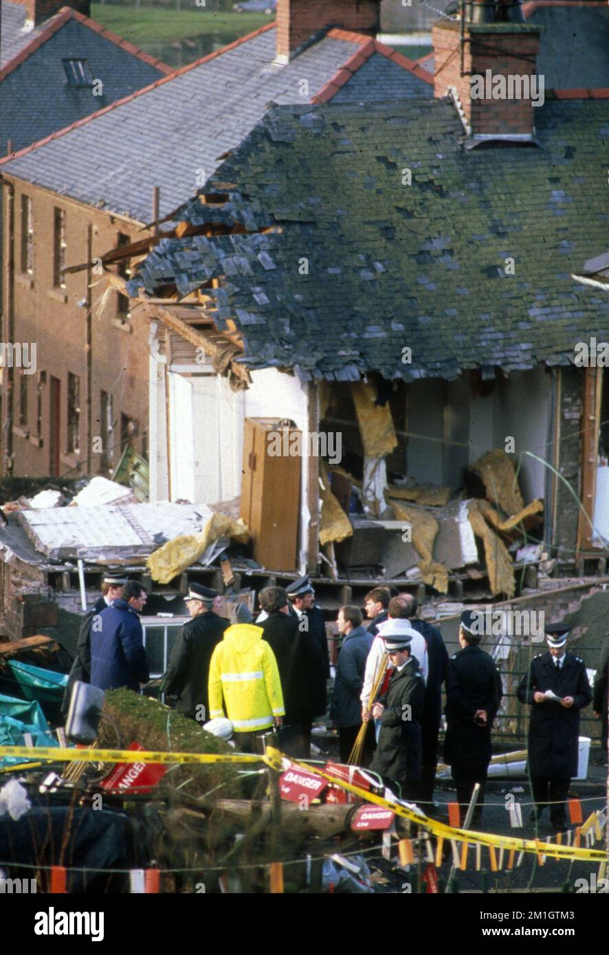 December 22, 1988, Lockerbie, Scotland: Police and investigators search ...