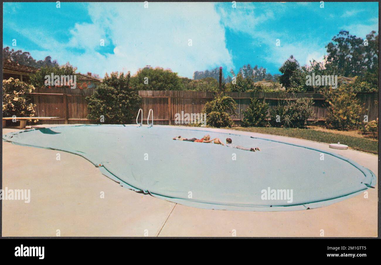 1950s family backyard swimming pool hi-res stock photography and images ...