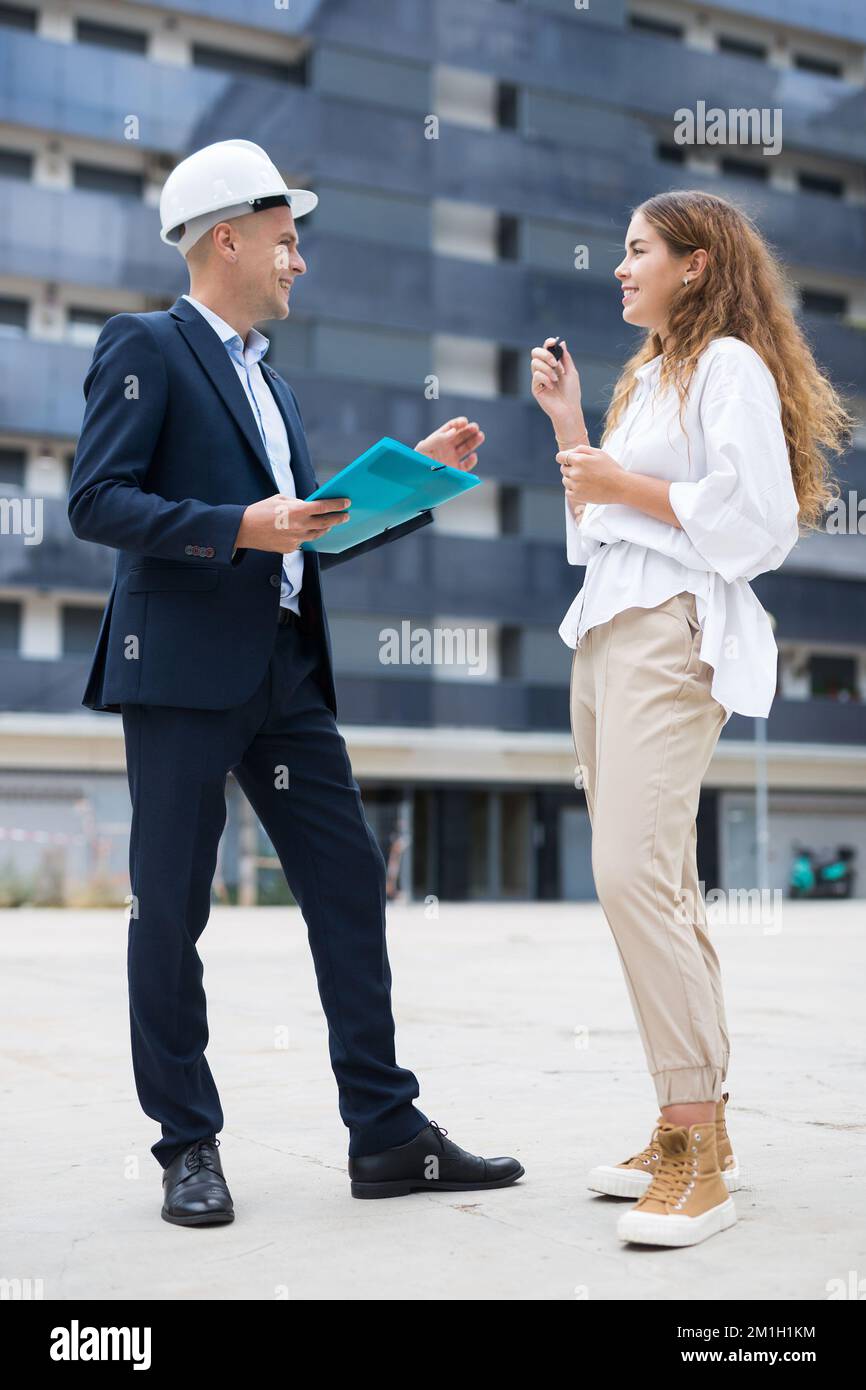Builder giving keys to client after finishing signing contract Stock ...
